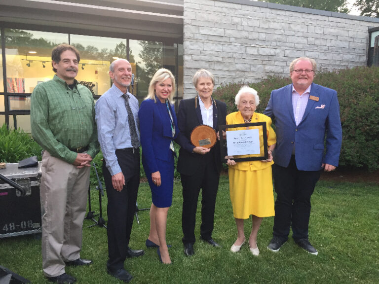 Dr. Roberta Bondar receives Inaugural Friend of Nature Award - The Roberta Bondar Foundation